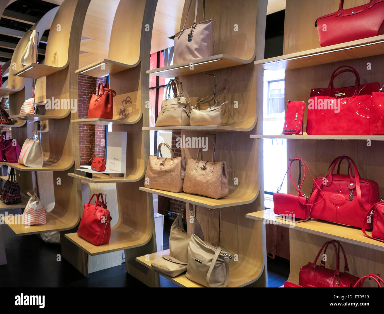 Longchamp shop store Banque de photographies et d’images à haute ...