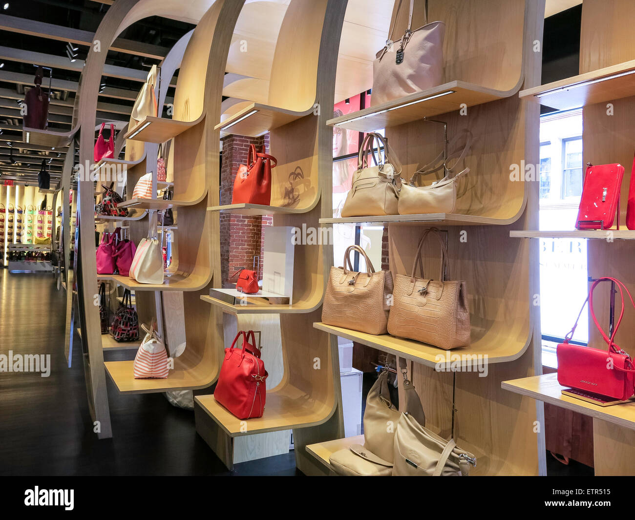 Longchamp shop store Banque de photographies et d’images à haute ...