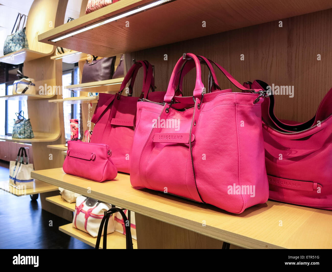 Longchamp shop store Banque de photographies et d’images à haute ...