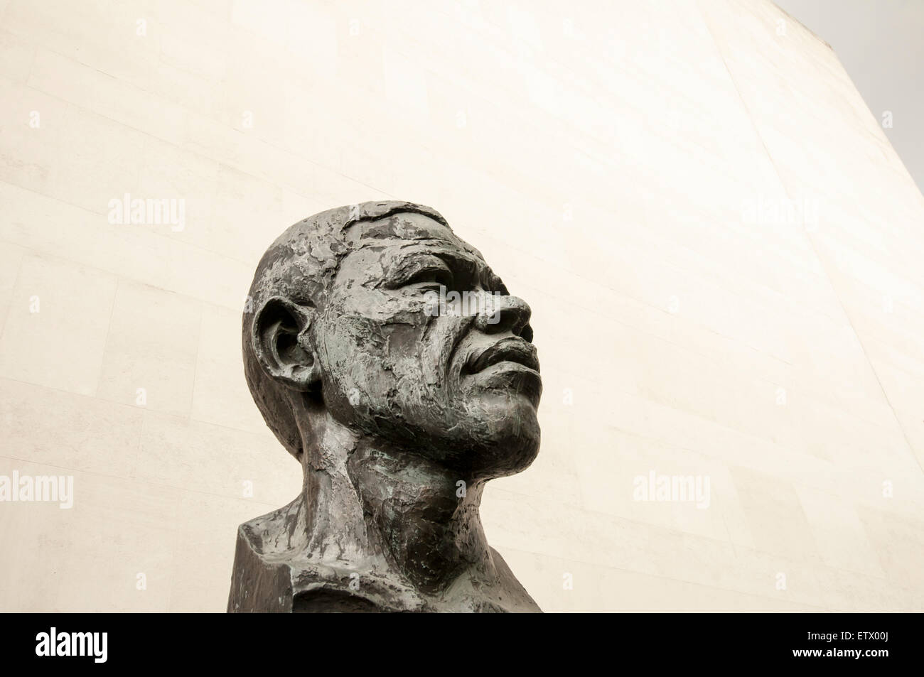Buste de nelson mandela au centre de southbank Banque de photographies ...