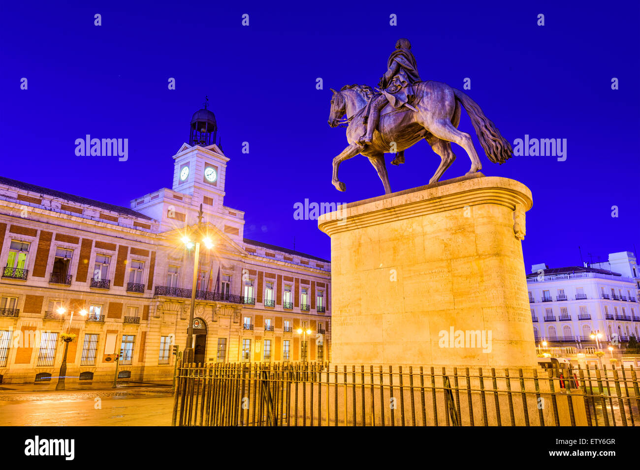 Puerta del sol madrid Banque de photographies et d’images à haute ...