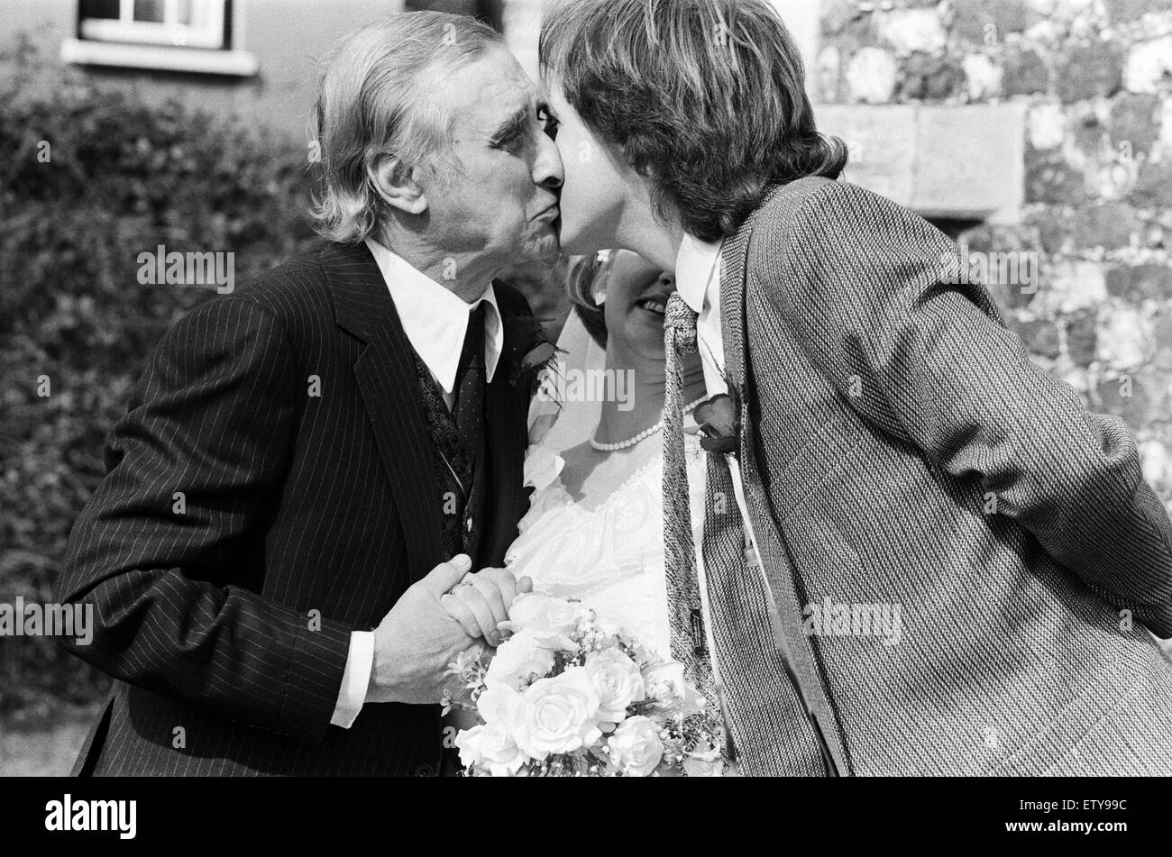 Le mariage de la fille de Spike Milligan Sile à Willie blanc. Église de ...
