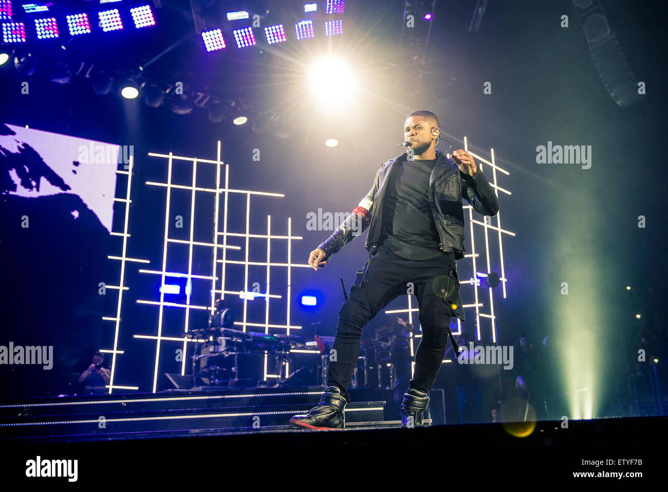 Usher en live sur scène son 'l'expérience' UR tour à l'O2 Arena avec ...
