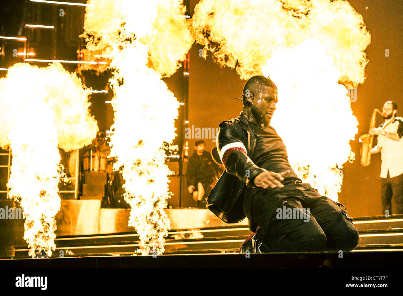 Usher en live sur scène son 'l'expérience' UR tour à l'O2 Arena avec ...