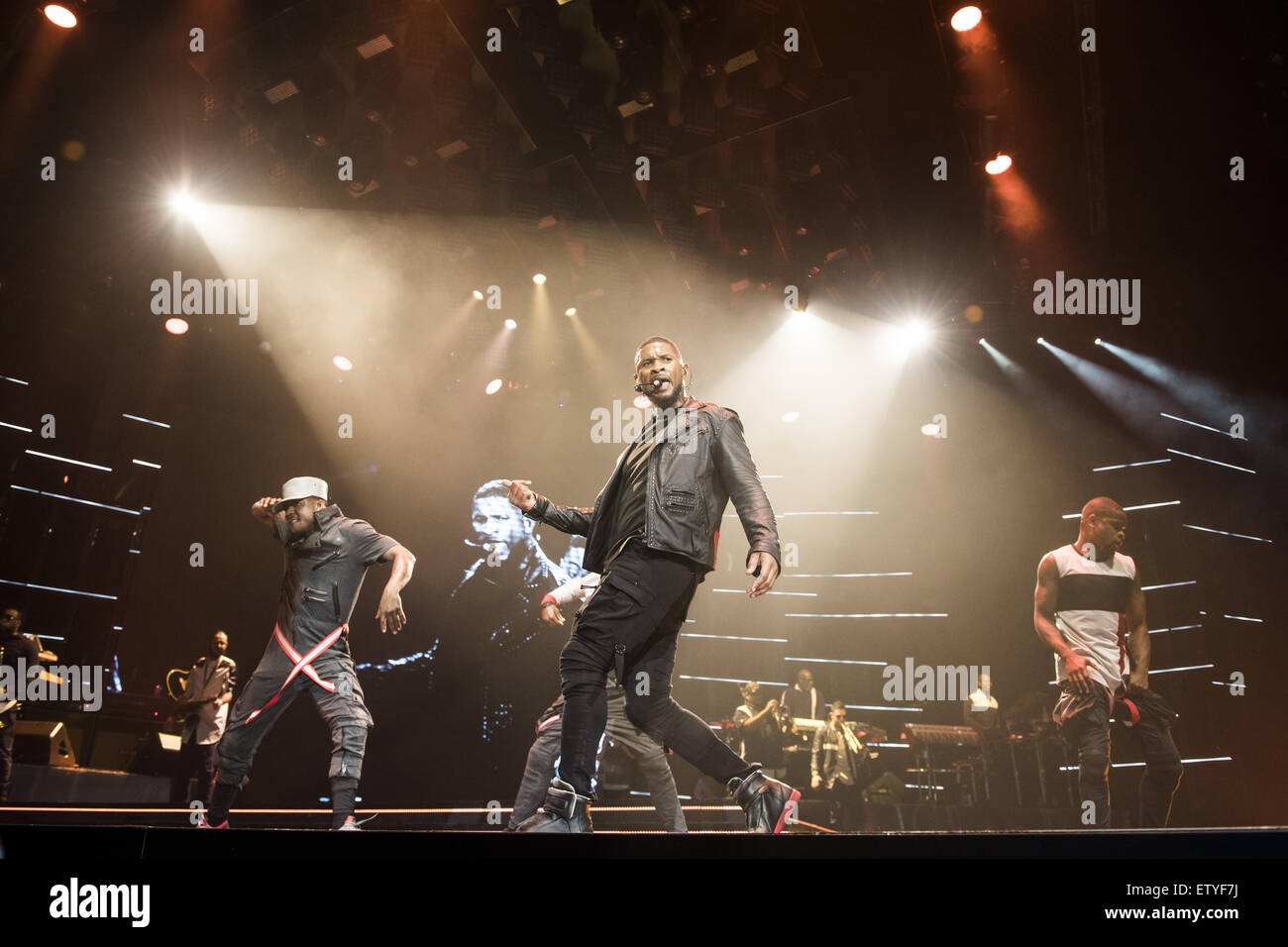 Usher en live sur scène son 'l'expérience' UR tour à l'O2 Arena avec ...