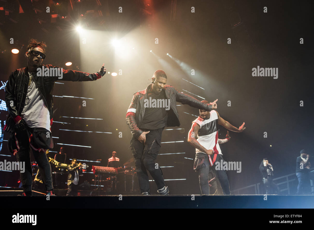 Usher en live sur scène son 'l'expérience' UR tour à l'O2 Arena avec ...