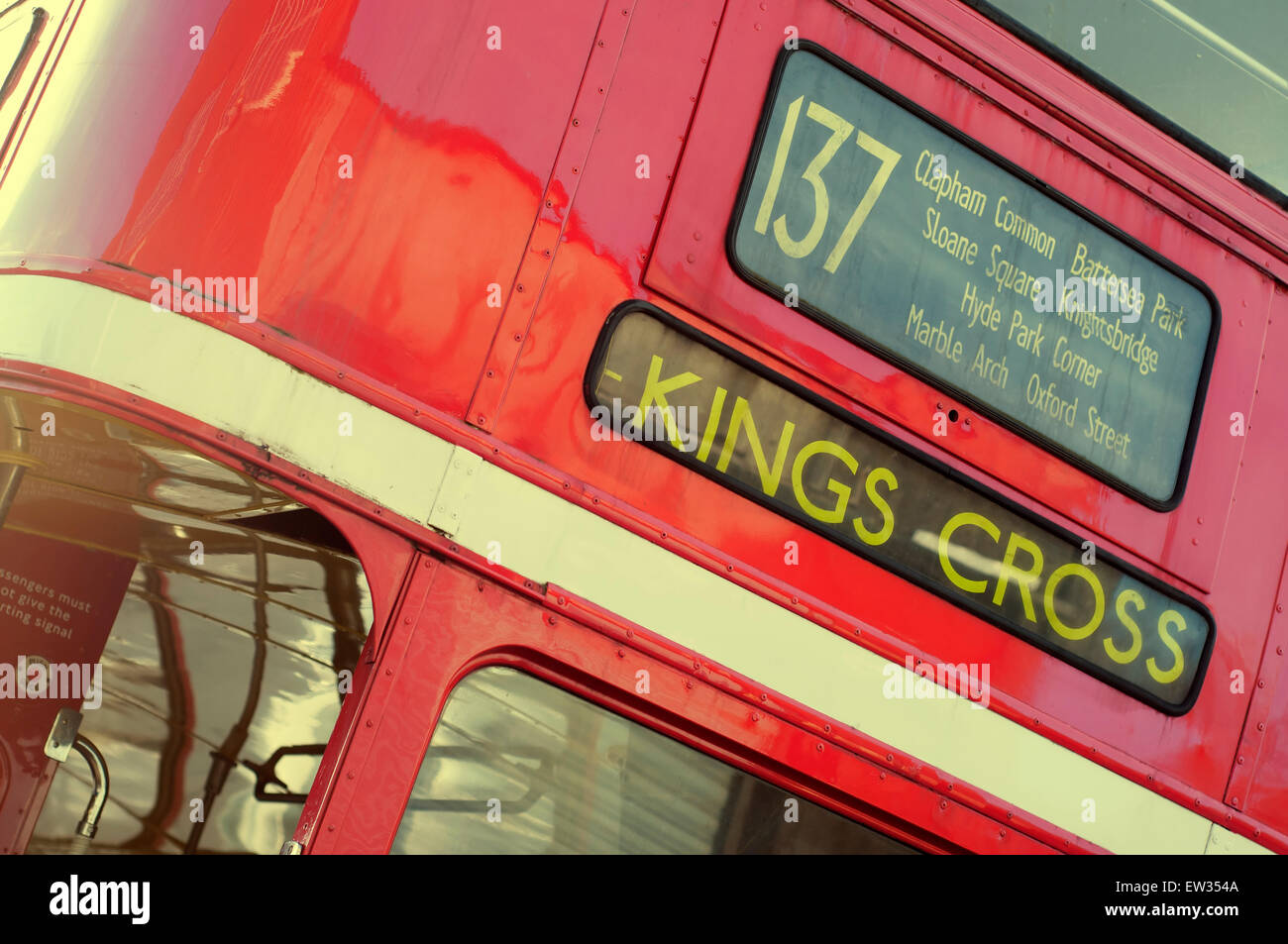 London bus stop 1940s Banque de photographies et d’images à haute ...
