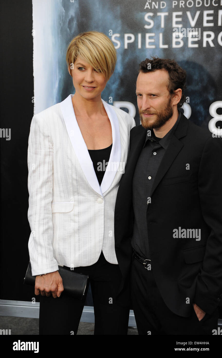 LOS ANGELES, CA - 8 juin 2011 : Jenna Elfman & mari Bodhi Elfman au Los ...