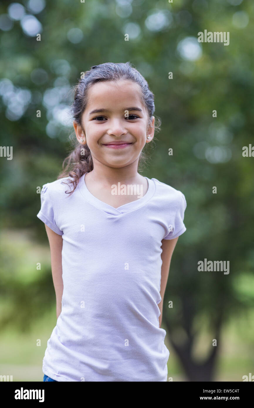 Little girl smiling Banque de photographies et d’images à haute résolution - Alamy