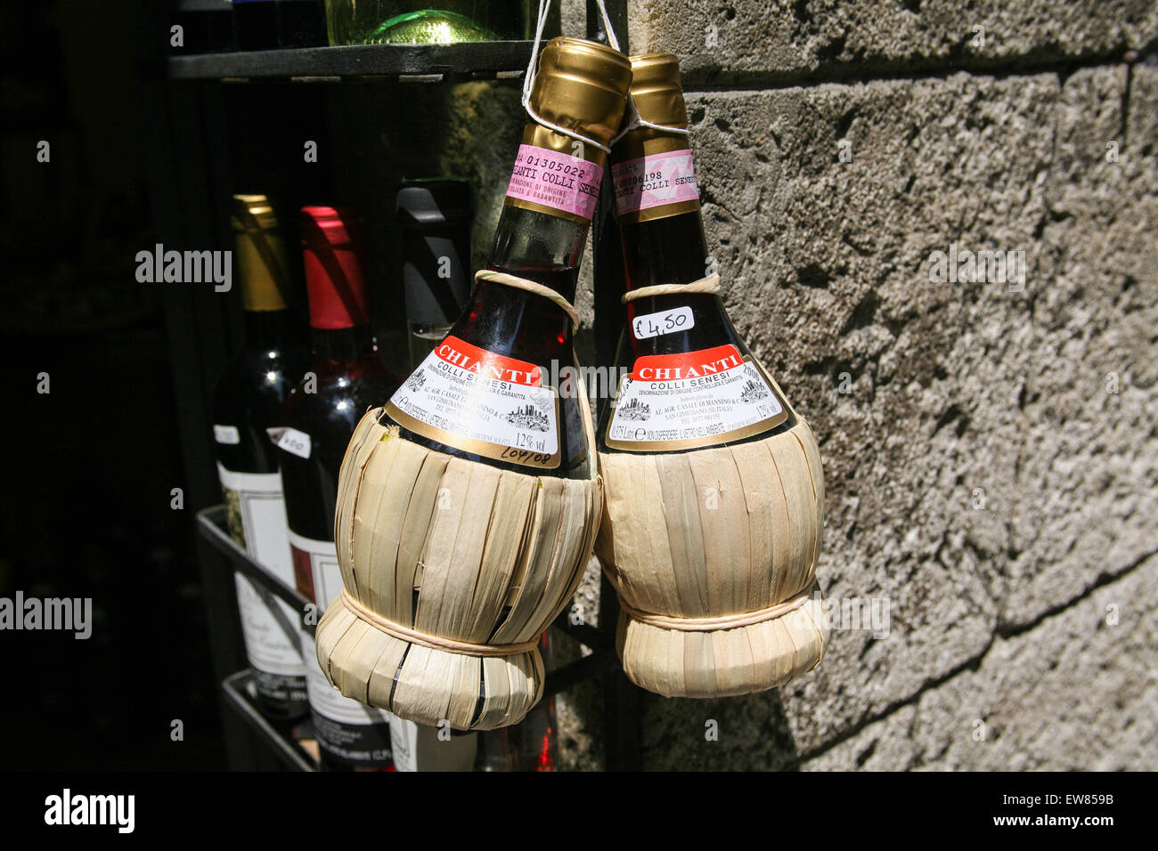 Bouteilles de vin Chianti, célèbre vin local, à la vente à ce métier ...