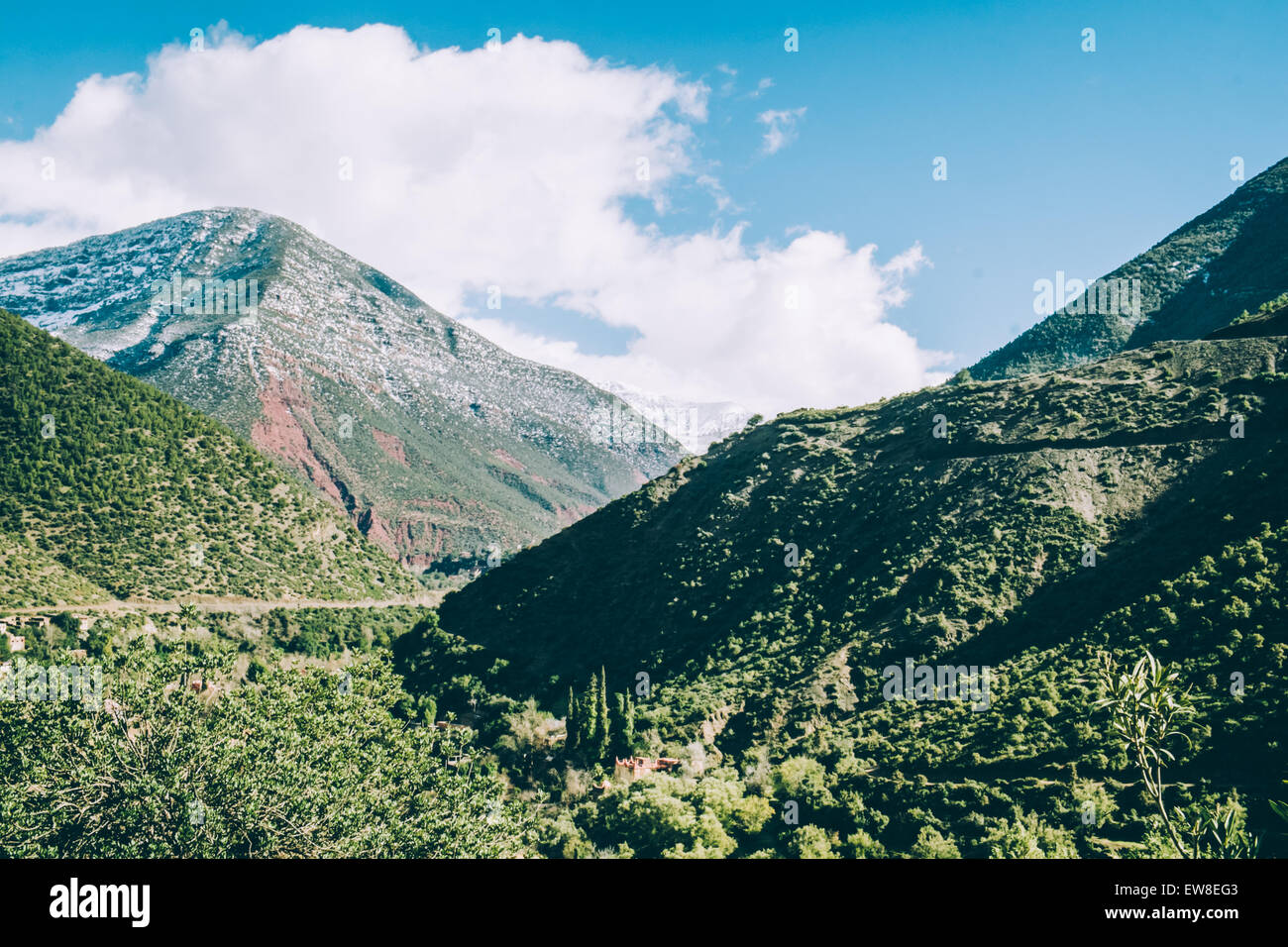 Montagnes du haut atlas Banque de photographies et d’images à haute ...