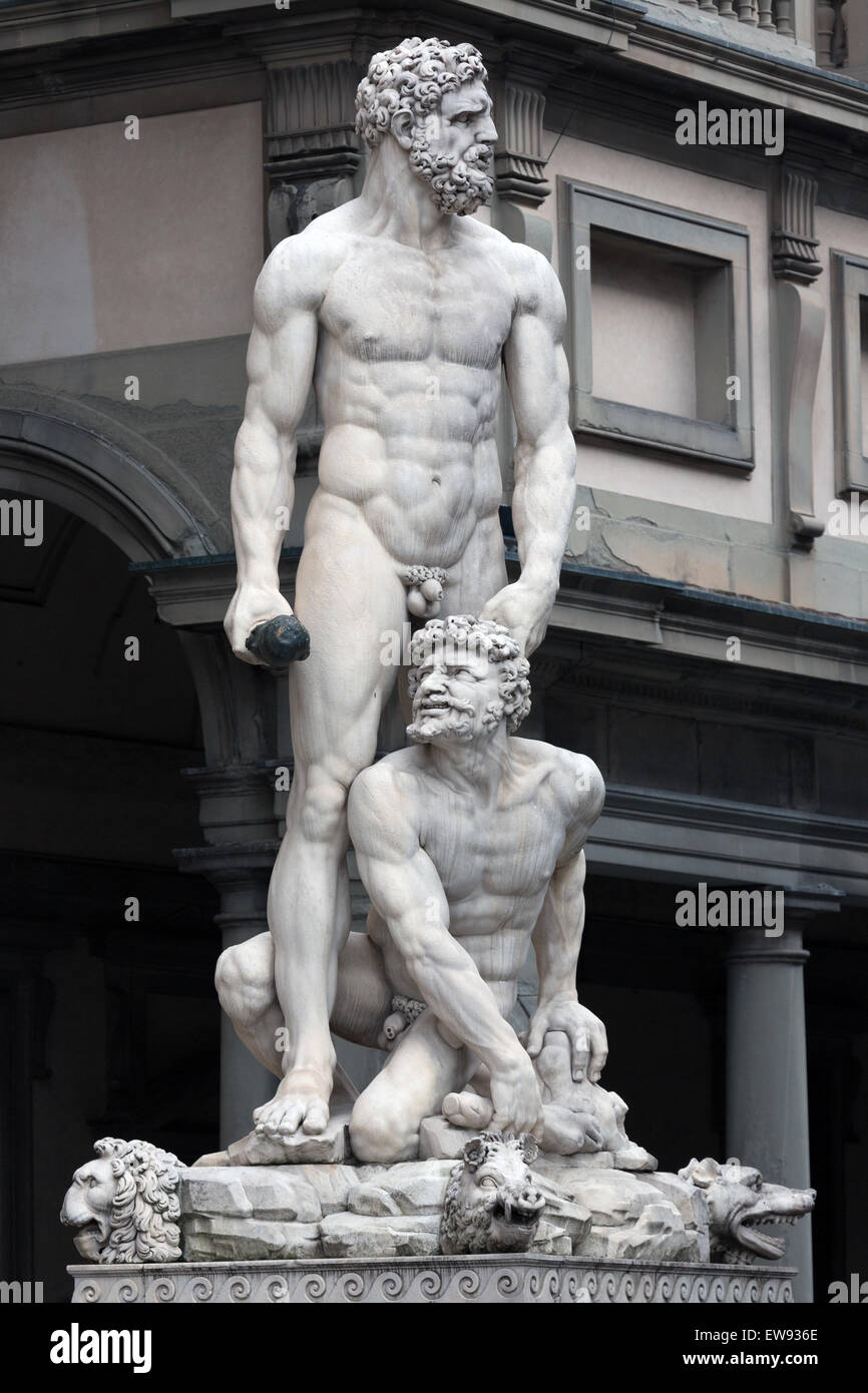 La sculpture d'Héraclès et de Cacus, exposée à Florence, représente une scène mythologique ...