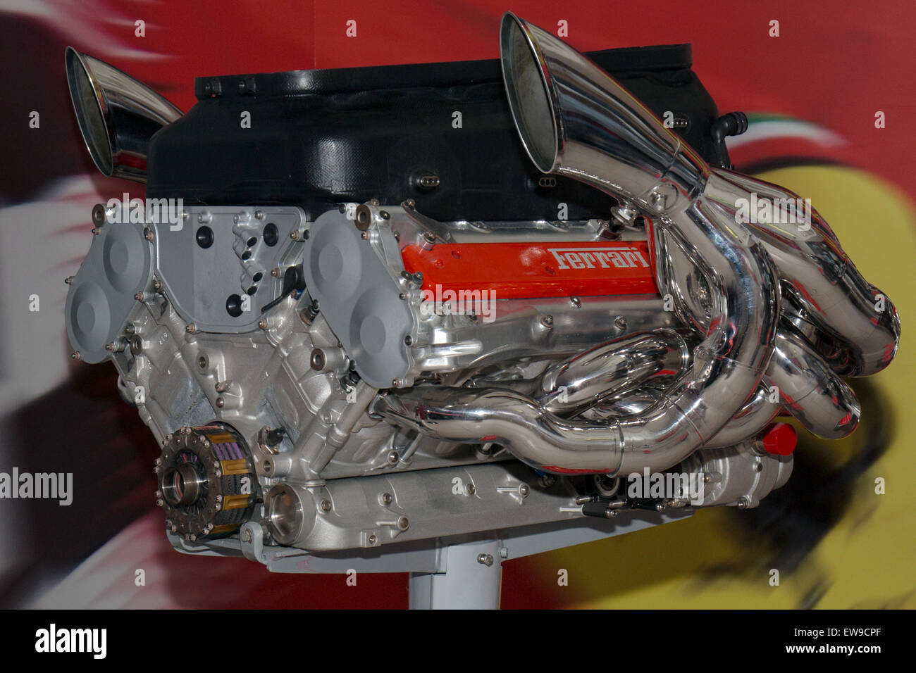 Le moteur Ferrari 052, exposé au Museo Ferrari, est un élément ...