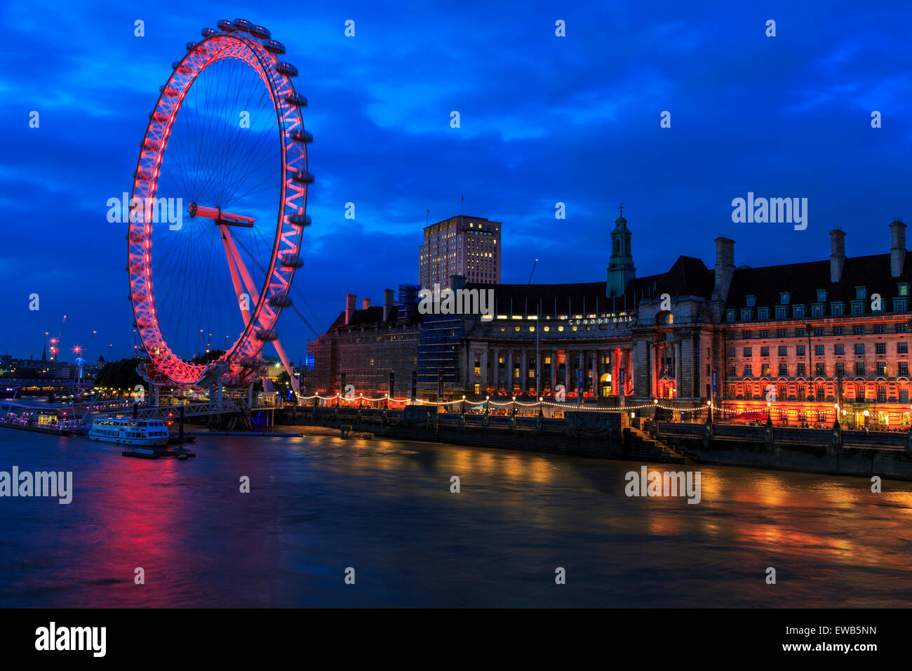Image du panorama de paysage du London Eye et du County Hall sur la ...