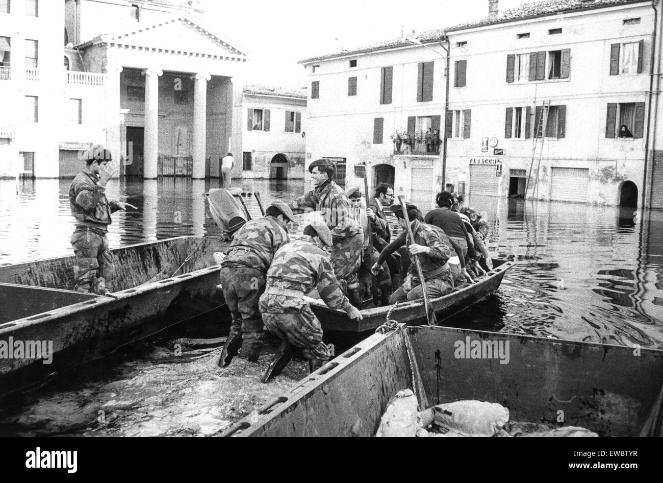 Flood in 1966 florence Banque de photographies et d’images à haute ...