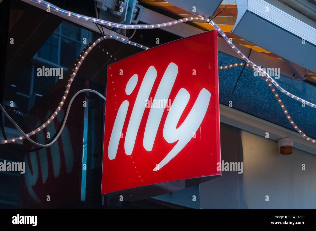 Illy Cafe Banque d'image et photos - Alamy