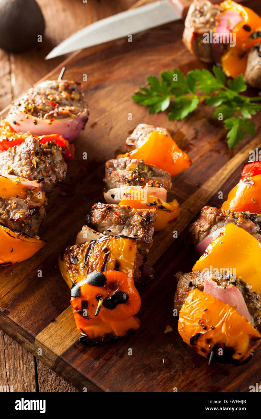 Brochettes de porc sur un barbecue Banque de photographies et d’images ...
