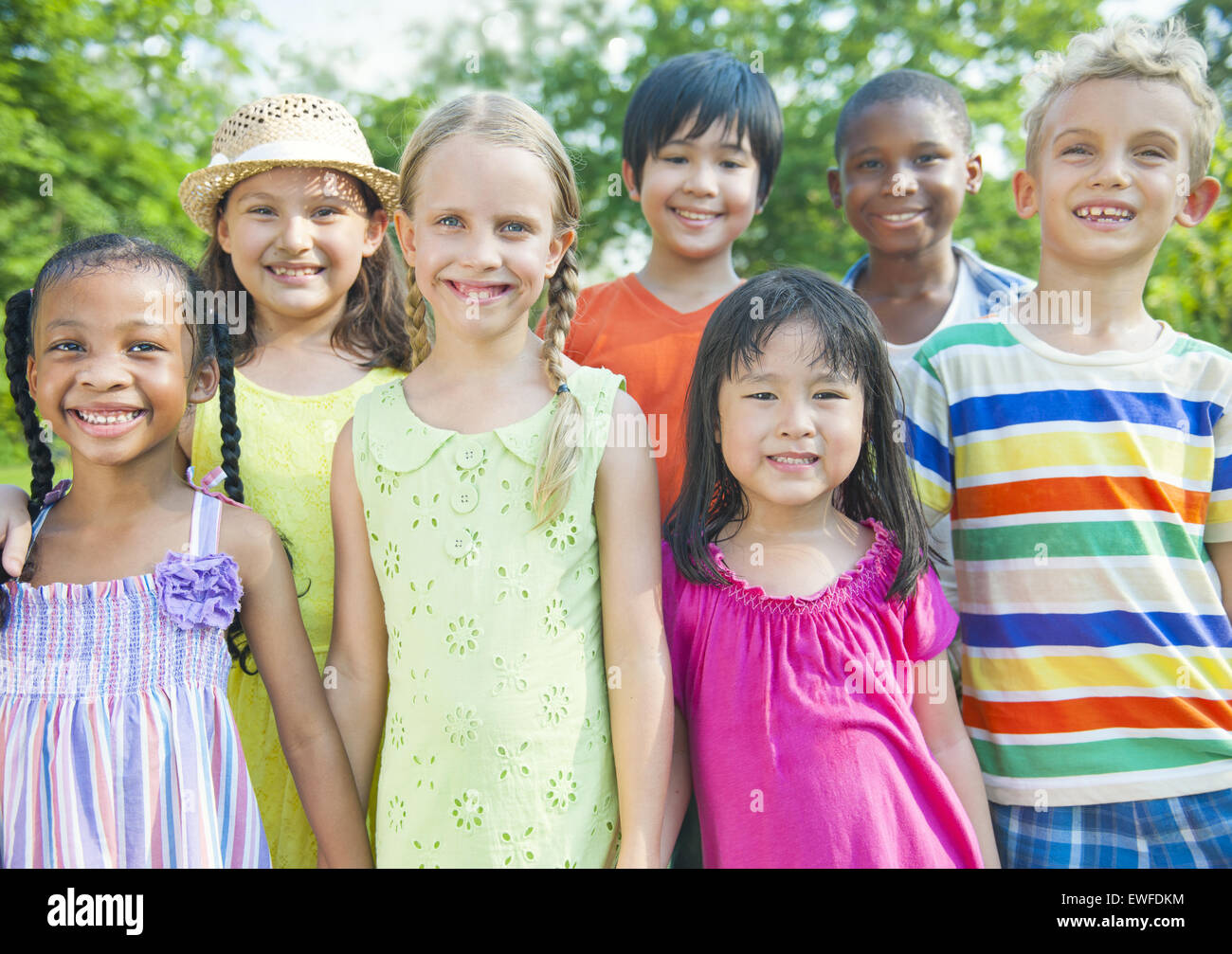 Groupe ami enfant Banque de photographies et d’images à haute ...