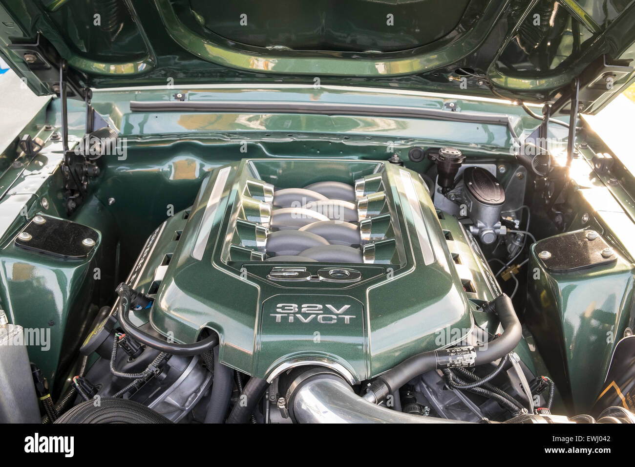 V moteur Banque de photographies et d’images à haute résolution - Alamy