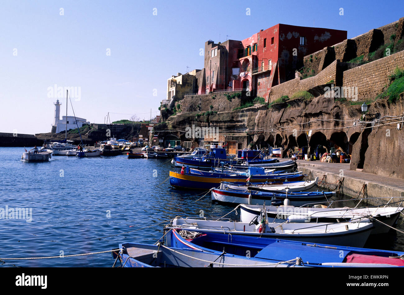 Italie, Latium, îles Pontines, île de Ventotene, ancien port romain ...