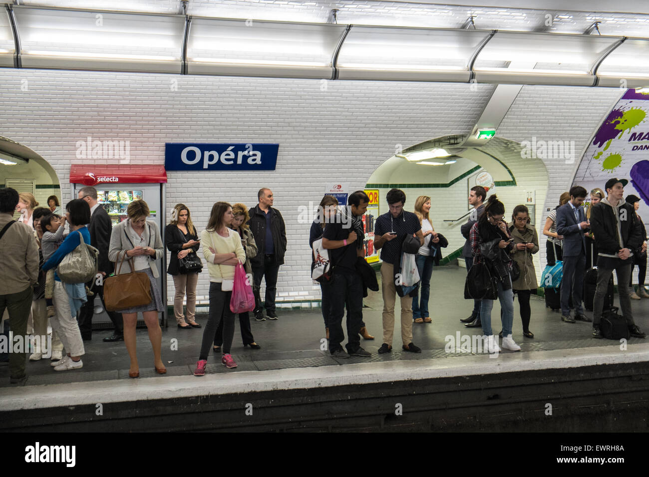 Opéra metro station paris Banque de photographies et d’images à haute ...