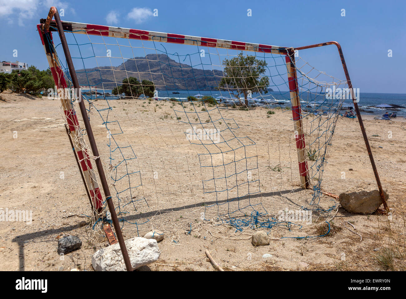 Plage de Plakias, au sud de la Crète, Grèce. Un terrain de football ...