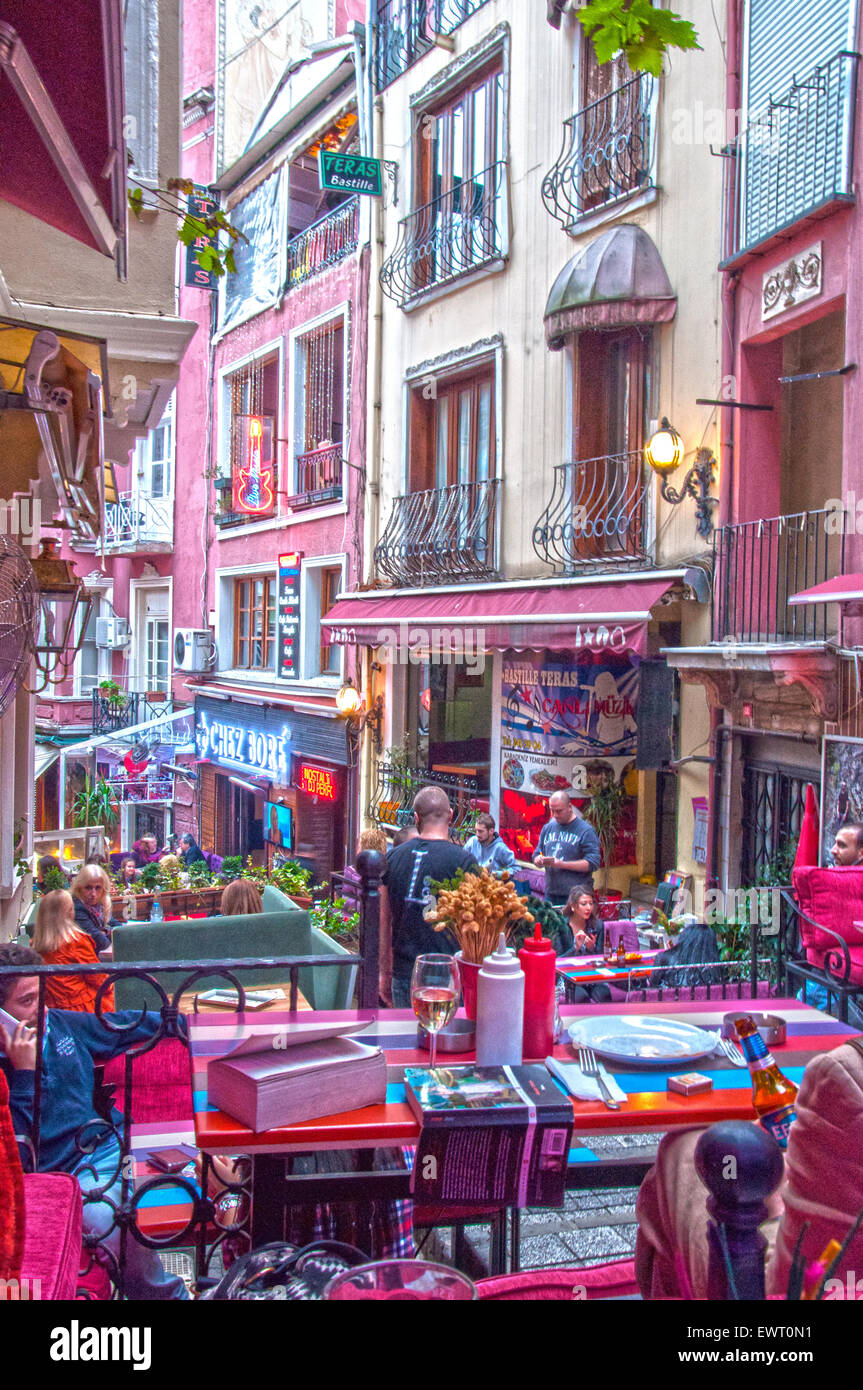 Istanbul beyoglu cafe restaurant Banque de photographies et d’images à ...