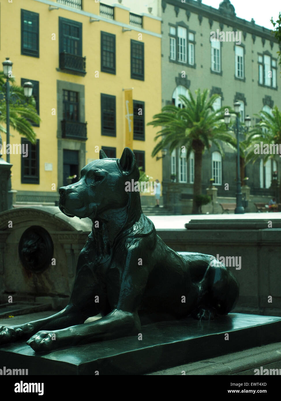 Canary island dog statue Banque de photographies et d’images à haute ...