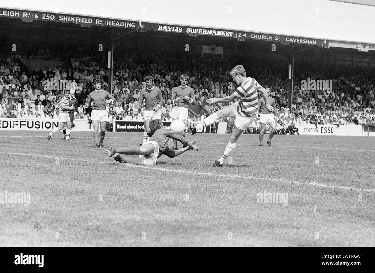 Reading watney cup 1970 Banque de photographies et d’images à haute ...