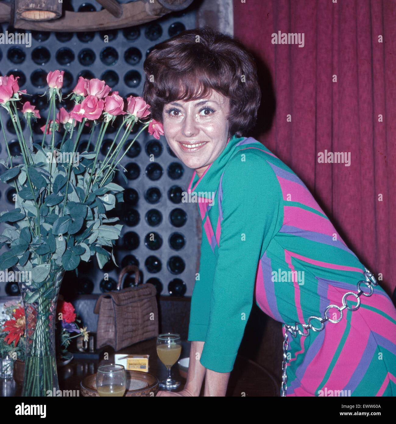 La société Sängerin und Schauspielerin Caterina Valente, Deutschland ...