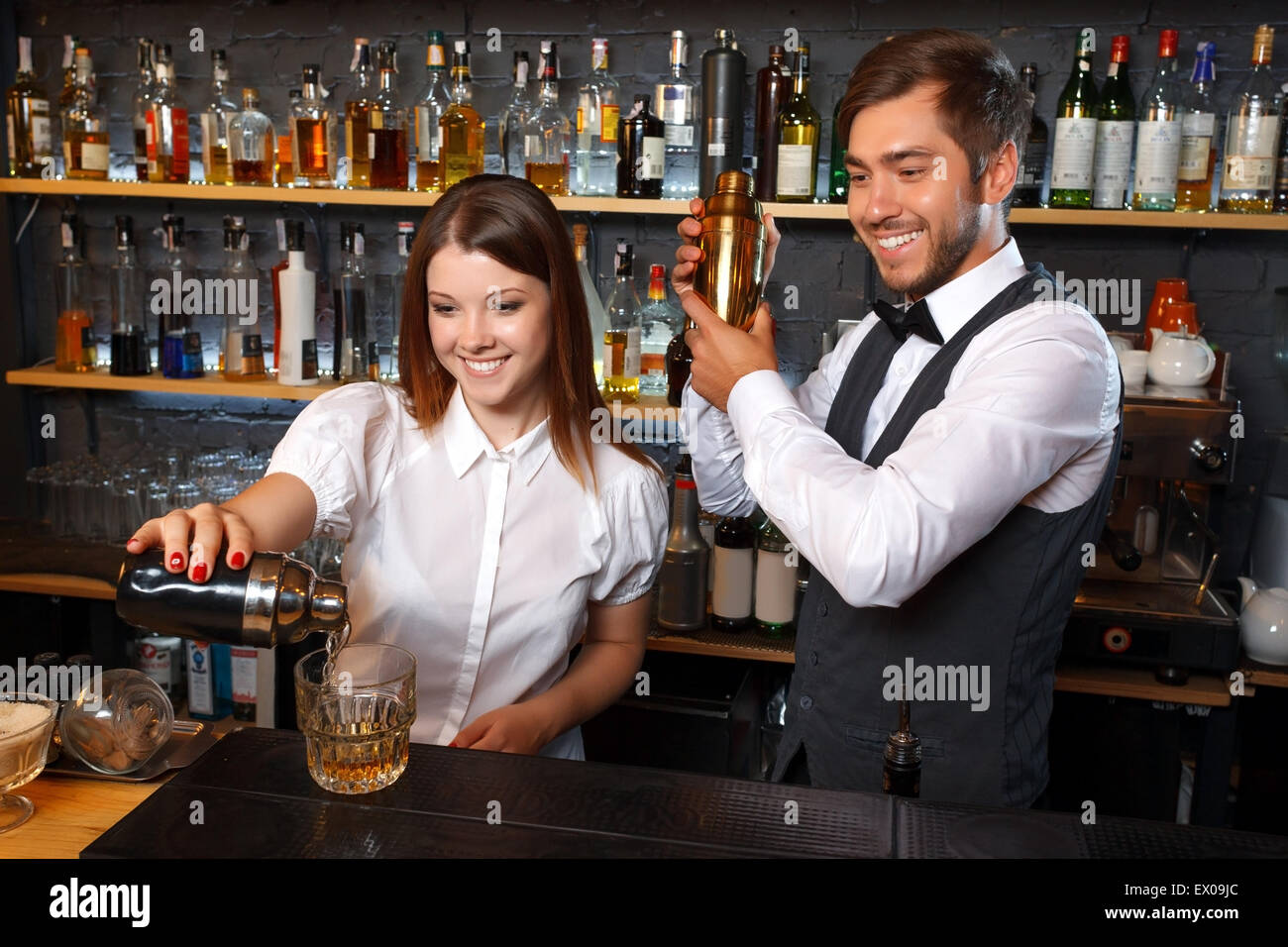 Serveuse de cocktail Banque de photographies et d’images à haute ...