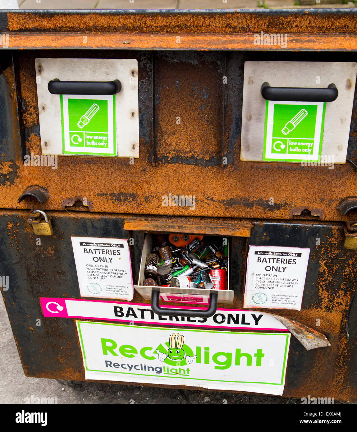 Recyclage des piles Banque de photographies et d’images à haute ...