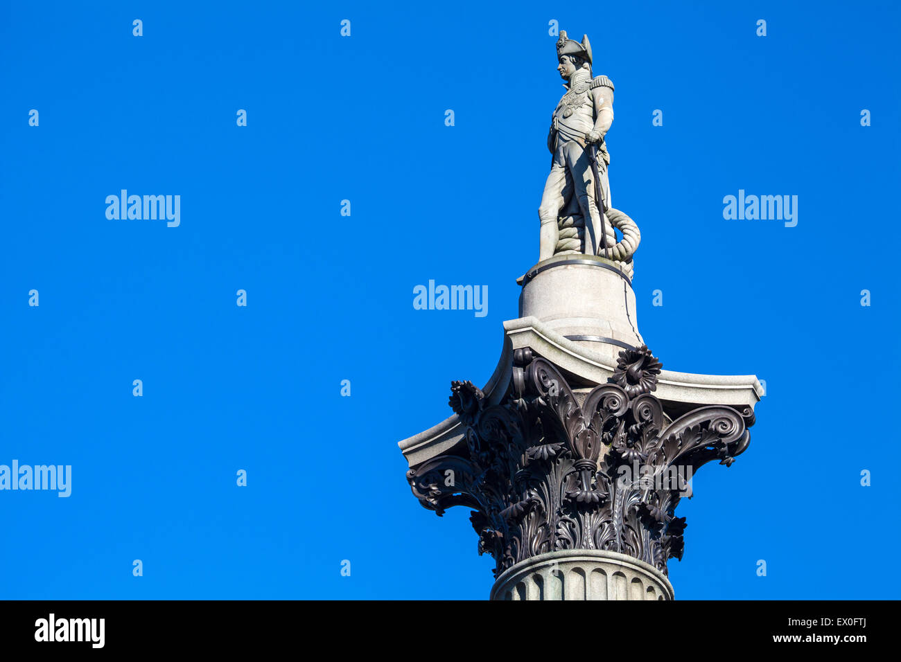La statue de l'amiral Horatio Nelson fièrement assis sur le dessus de ...