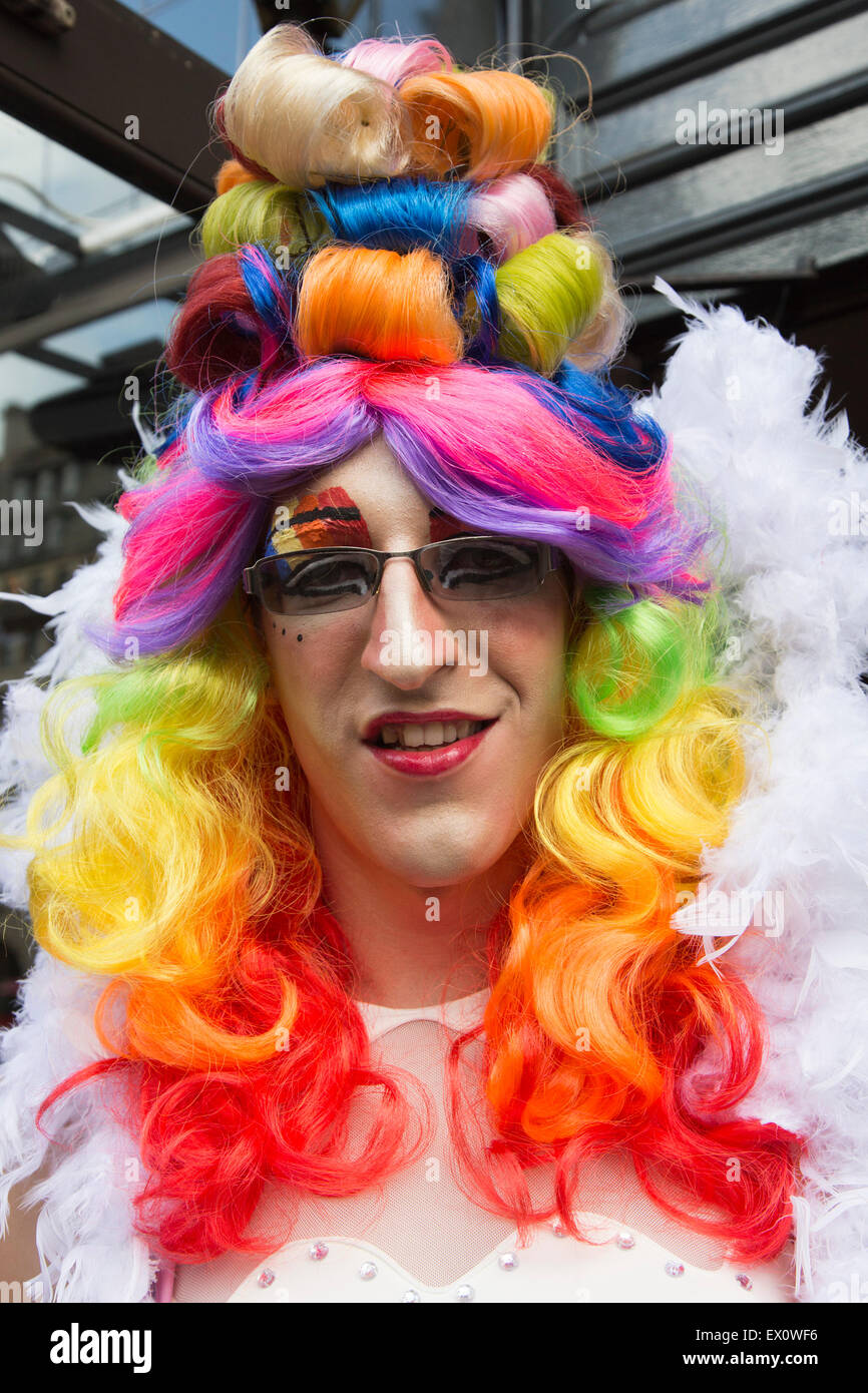 Drag Queen avec des cheveux à la parade de la fierté LGBT à Londres ...