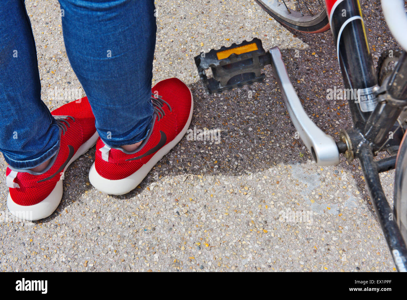 Femme pieds chaussures Banque de photographies et d’images à haute ...