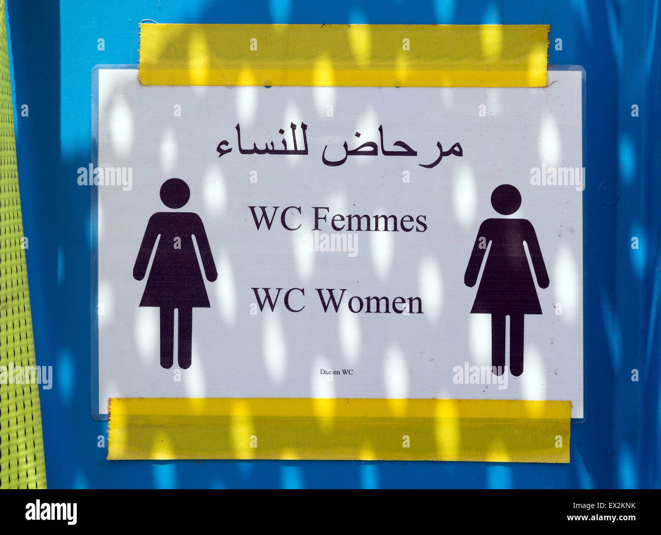 Toilet sign in french arabic Banque de photographies et d’images à ...