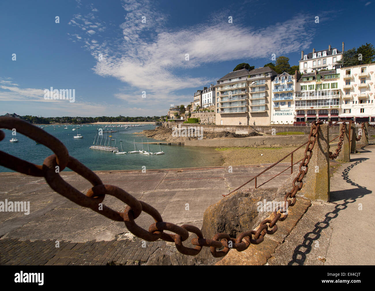 Les plages françaises à Dinard en Bretagne nord pour les vacances d'été ...