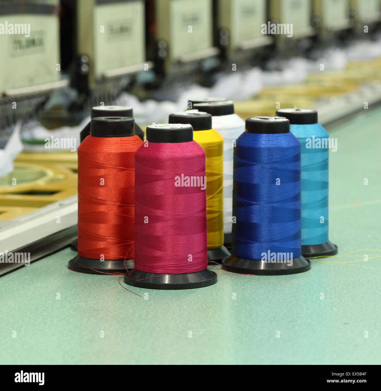 Man sewing machine Banque de photographies et d’images à haute ...