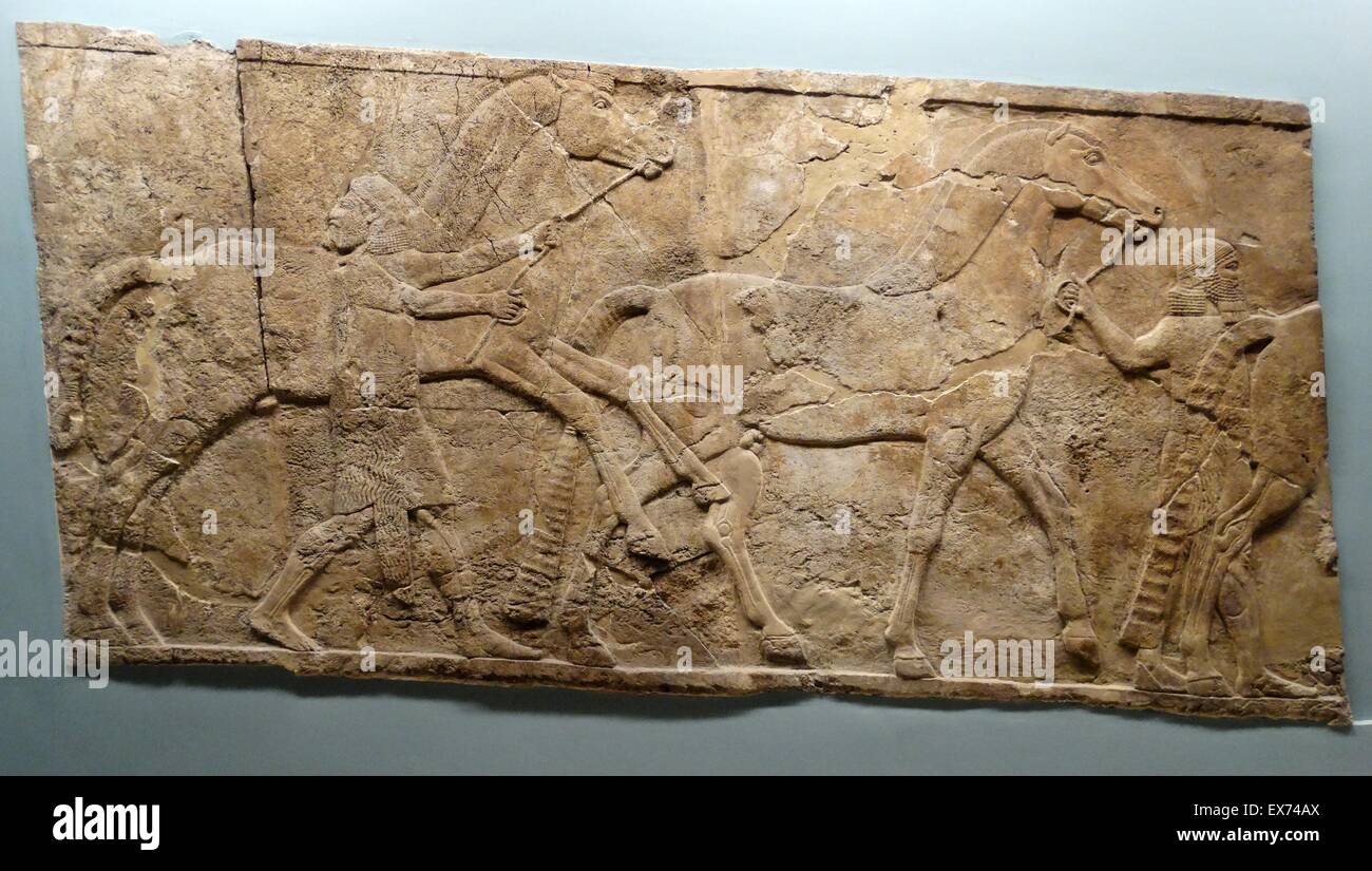 Relief représentant des chevaux et palefreniers de quitter le palais de ...