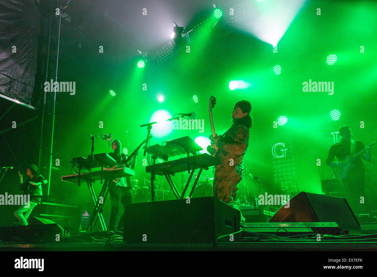 Jungle jouer en direct sur Banque de photographies et d’images à haute ...