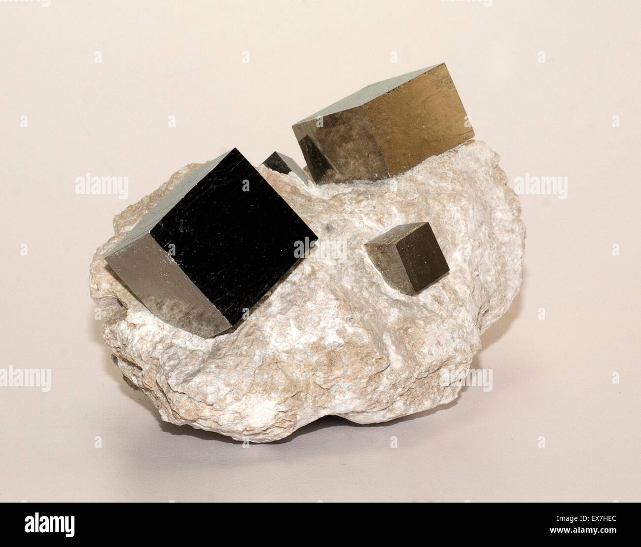 Pyrite de fer Banque de photographies et d’images à haute résolution ...