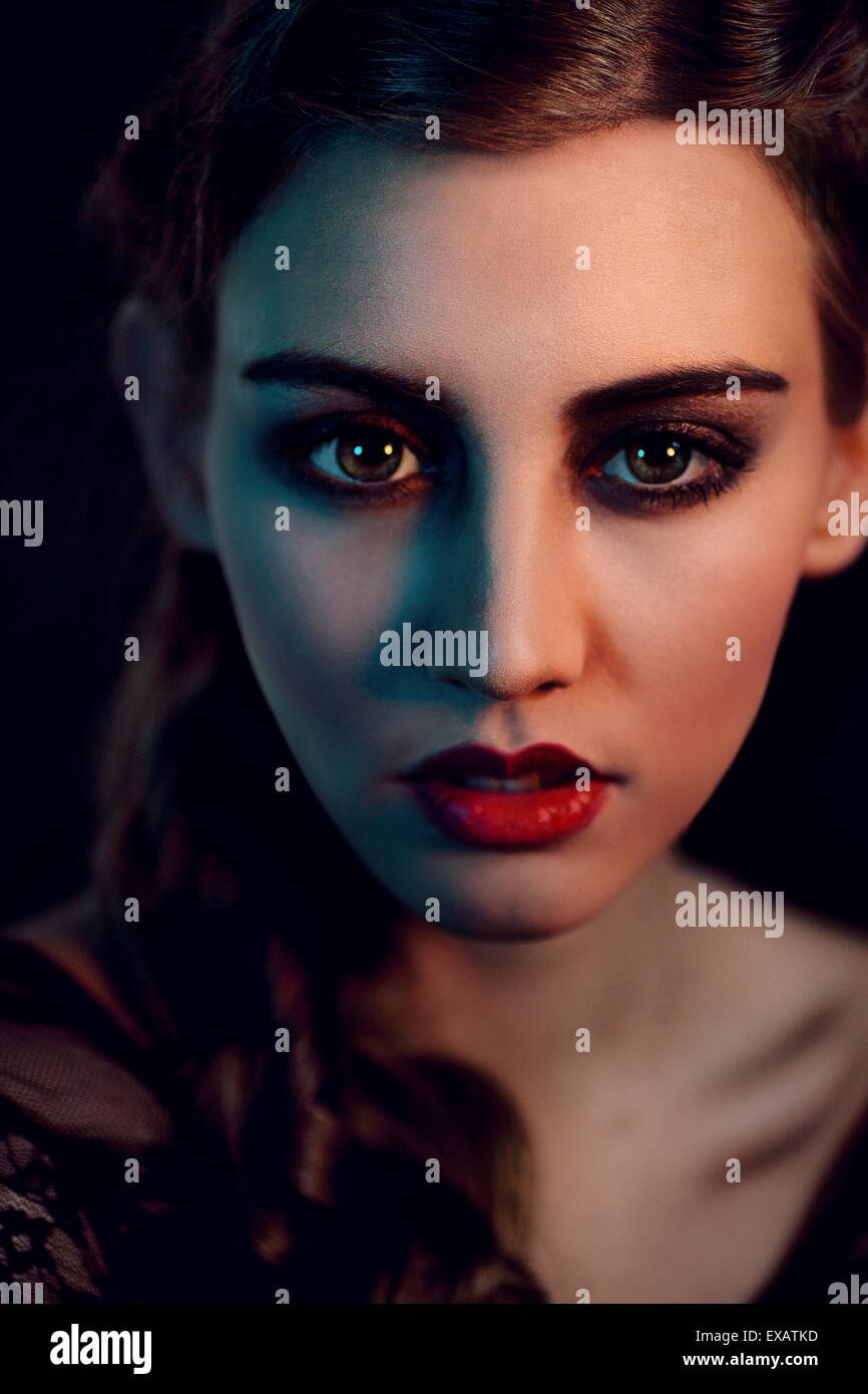 Studio De Portrait De Femme Banque d'image et photos - Alamy