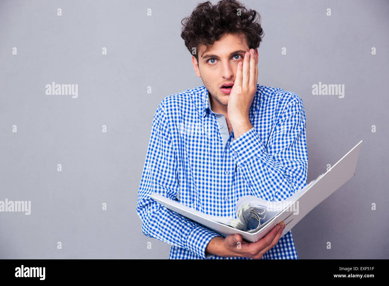 Shocked man Banque de photographies et d’images à haute résolution - Alamy