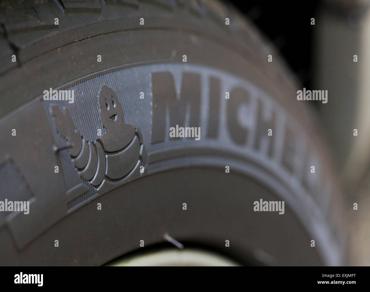 Michelin tyre Banque de photographies et d’images à haute résolution - Alamy