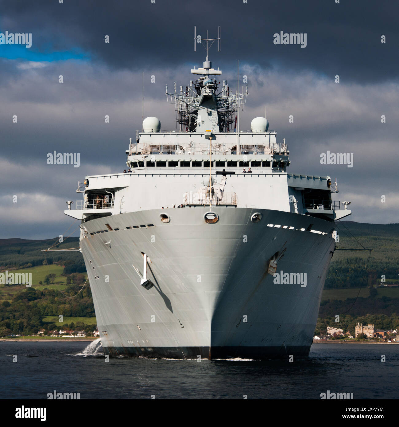 Royal navy assault ship hms bulwark Banque de photographies et d’images ...