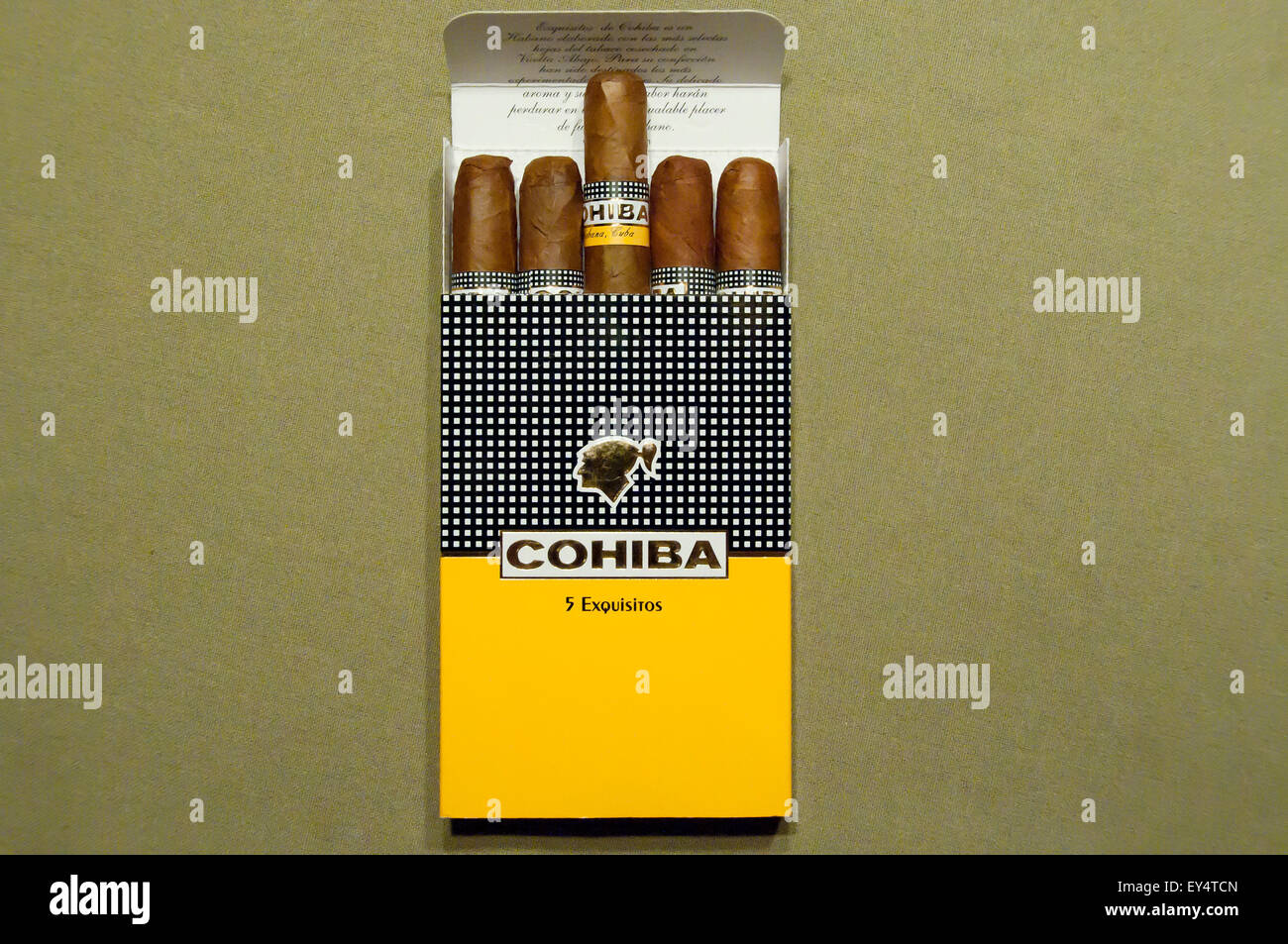Cuban cohiba cigars in box Banque de photographies et d’images à haute ...