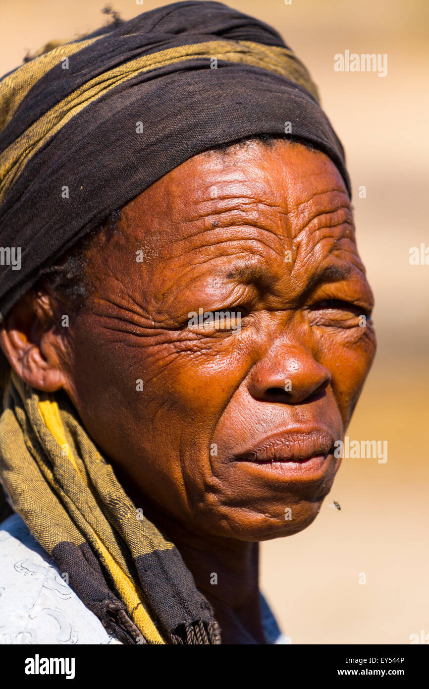 Femme bushman Banque de photographies et d’images à haute résolution ...