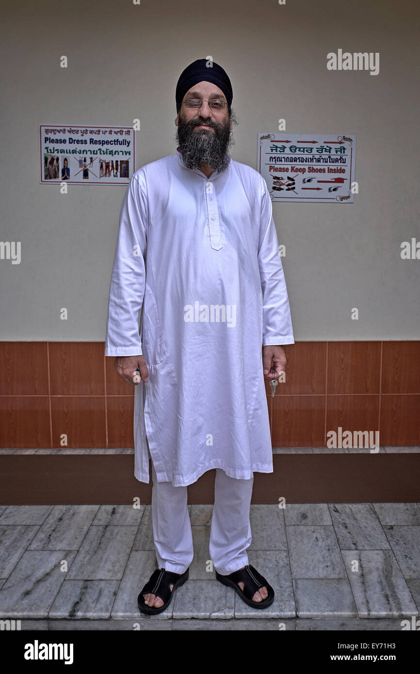 Homme sikh en tenue traditionnelle Photo Stock - Alamy