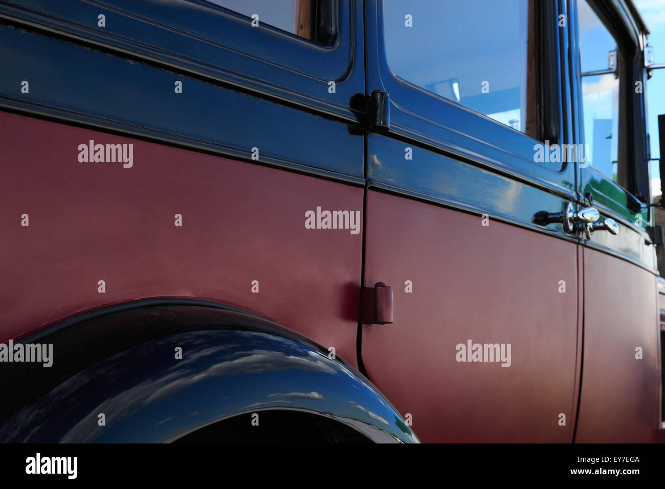 Vintage car lateral view Banque de photographies et d’images à haute ...