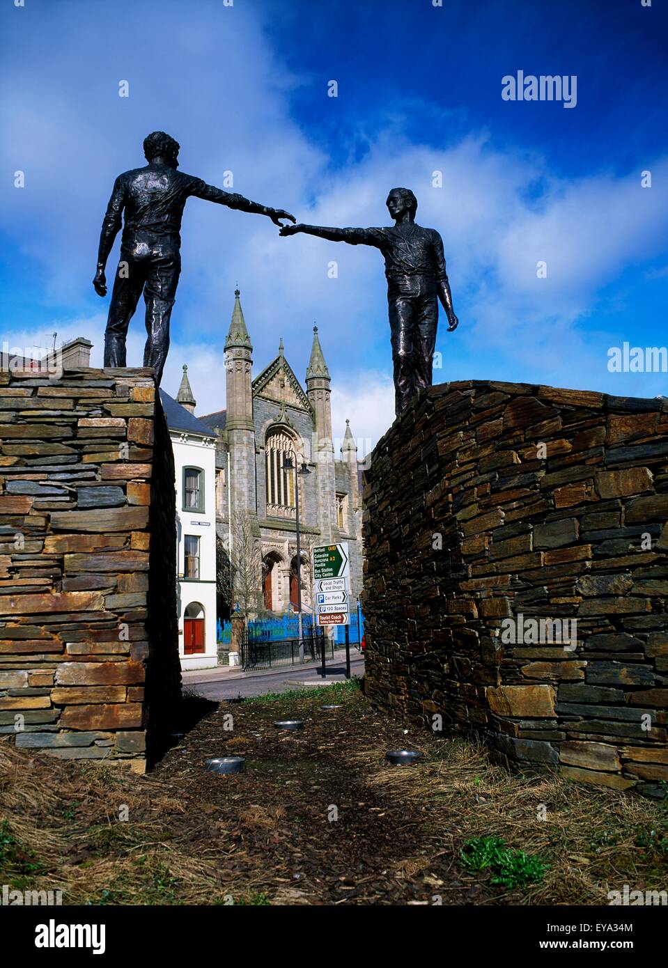 Derry statues Banque de photographies et d’images à haute résolution ...